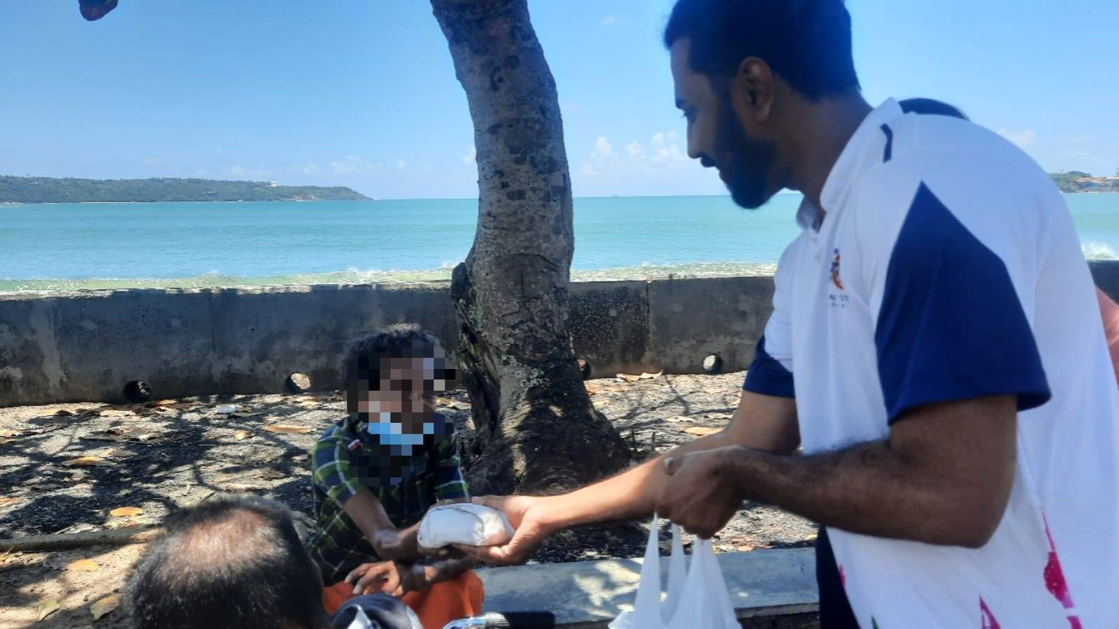 Path for Humanity (Distributing Lunch Packets) - Charity For Life